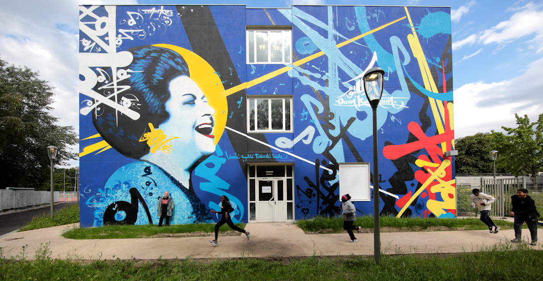 Au collège Oum Kalthoum à Montreuil, la diva s’affiche en grand - Seine ...